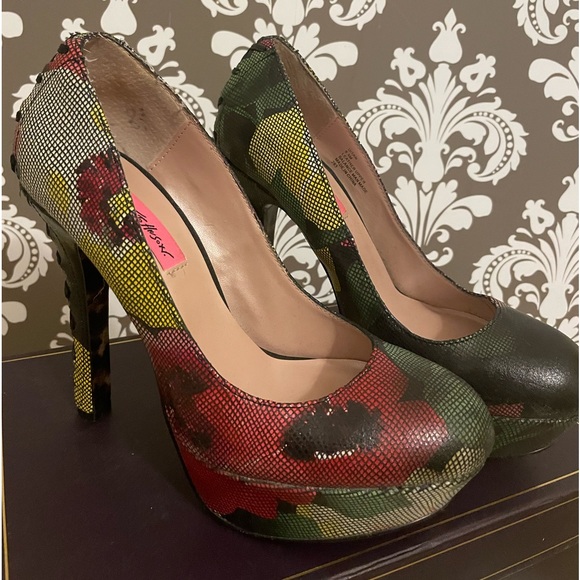 Betsey Johnson | Shoes | Betsey Johnson Platform Heels Gorgeous Floral ...